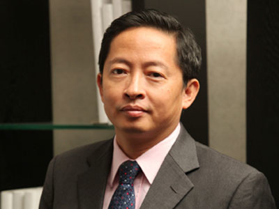 Tay trắng dựng cơ đồ