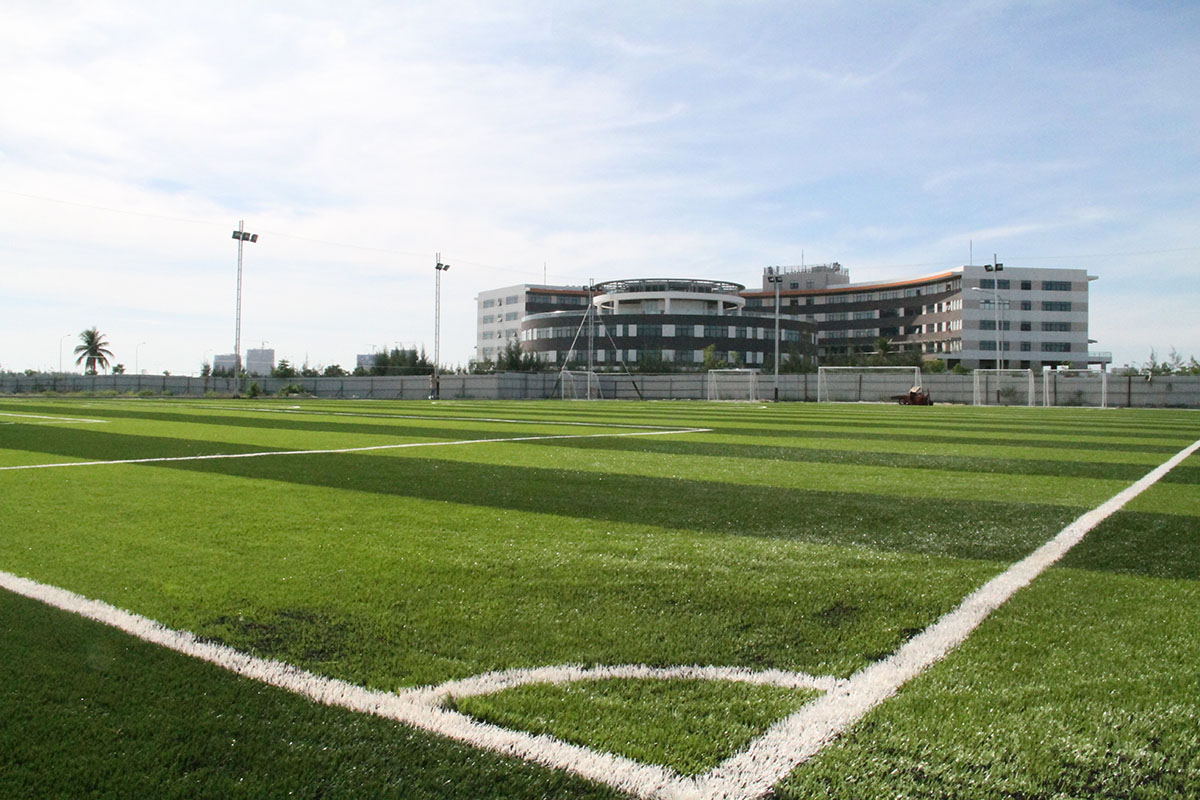 Chiêm ngưỡng sân bóng FPT Complex