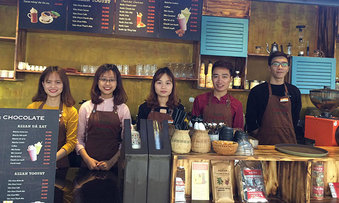 Người FPT thưởng thức đồ uống miễn phí tại Azzan Coffee Shop