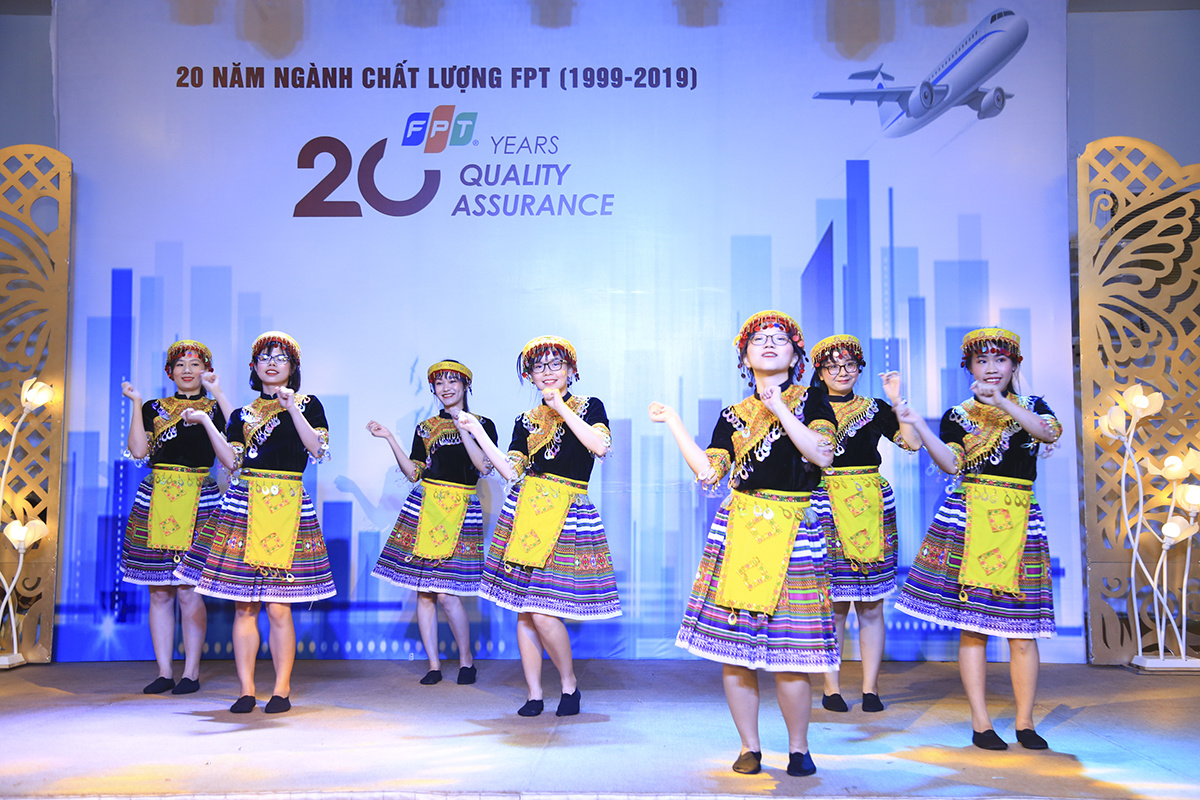 'Thanh tra FPT' hát STCo mừng sinh nhật 20 năm