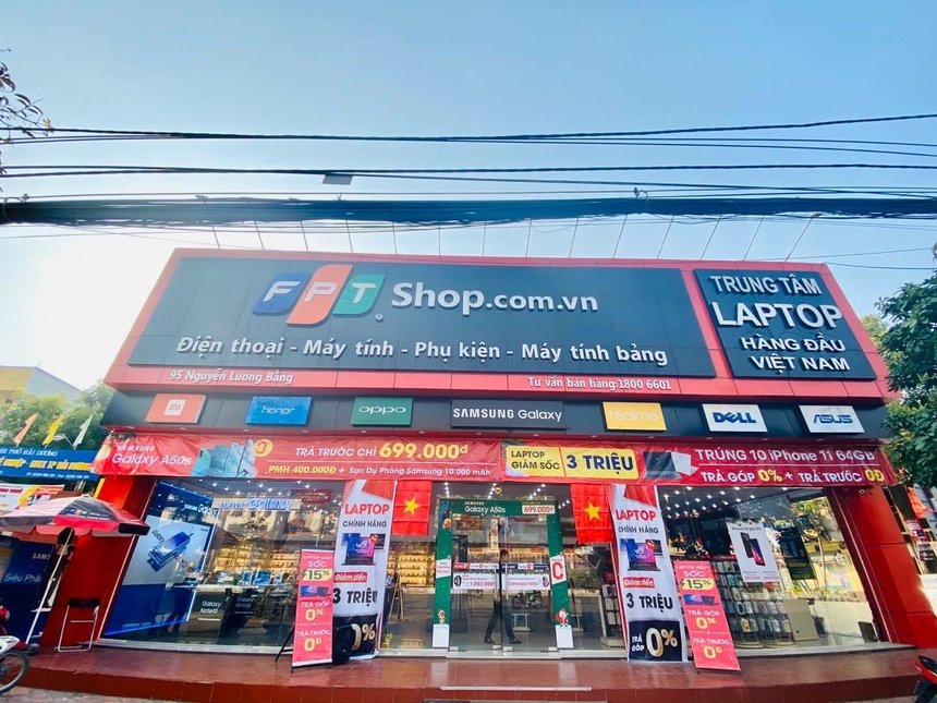 FPT Shop toàn quốc nhuộm đỏ sắc cờ mừng tuyển Việt Nam vô địch