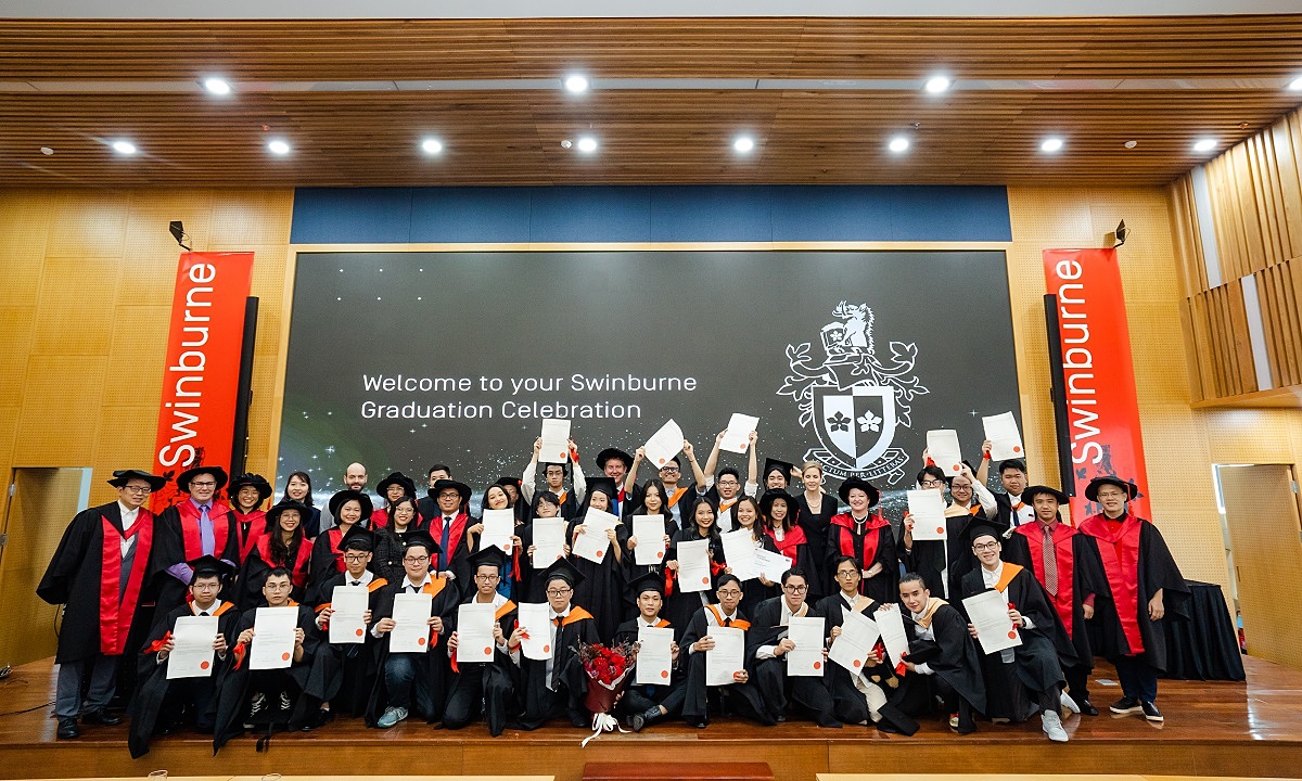 Lễ tốt nghiệp khóa đầu tiên của Swinburne Việt Nam