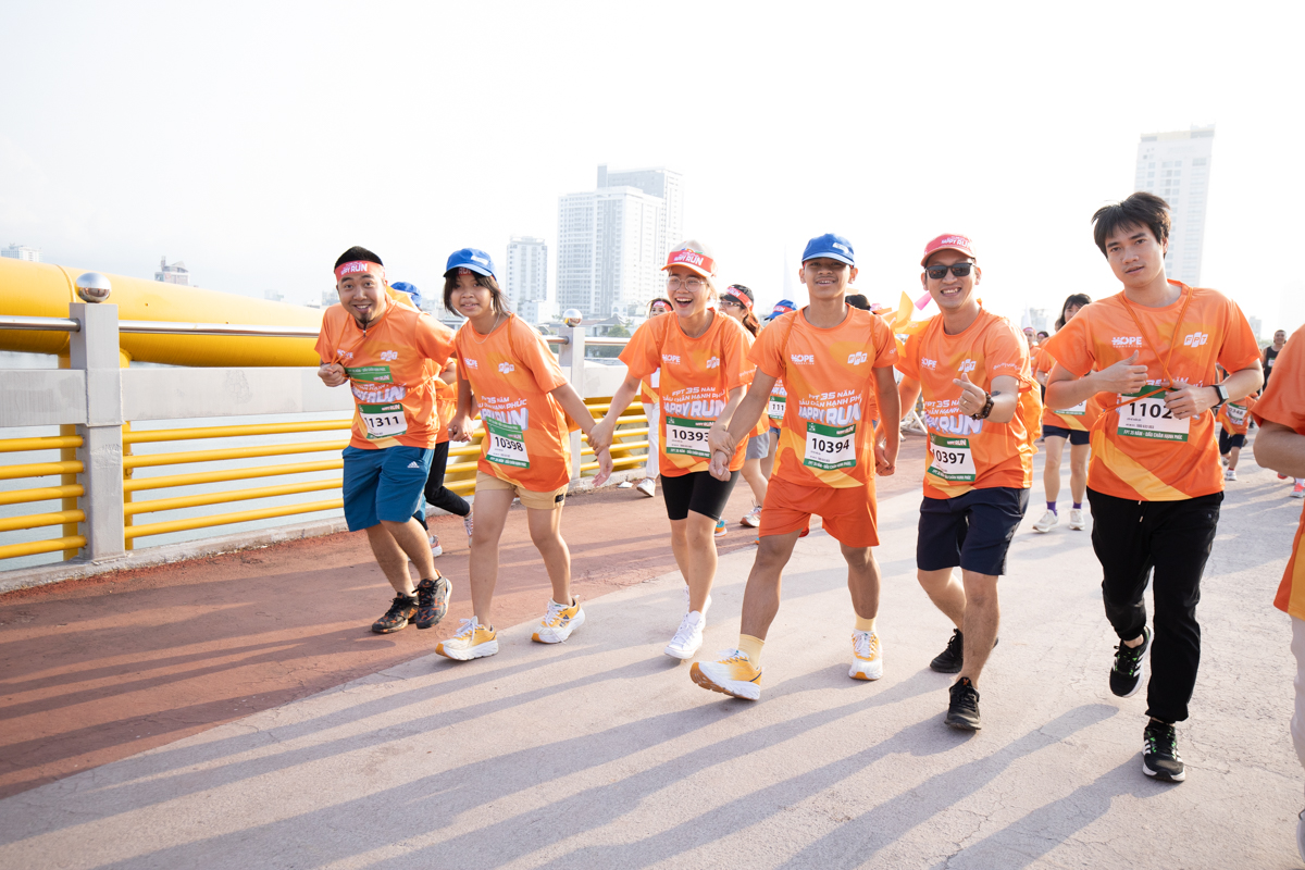 Runner nhà F hạnh phúc khi hoàn thành đường đua FPT - Happy Run