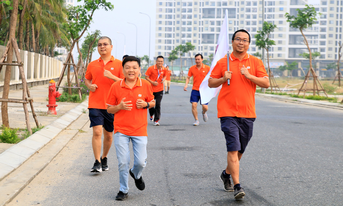FPT Happy Run - Trong sáng, ngoài tối!