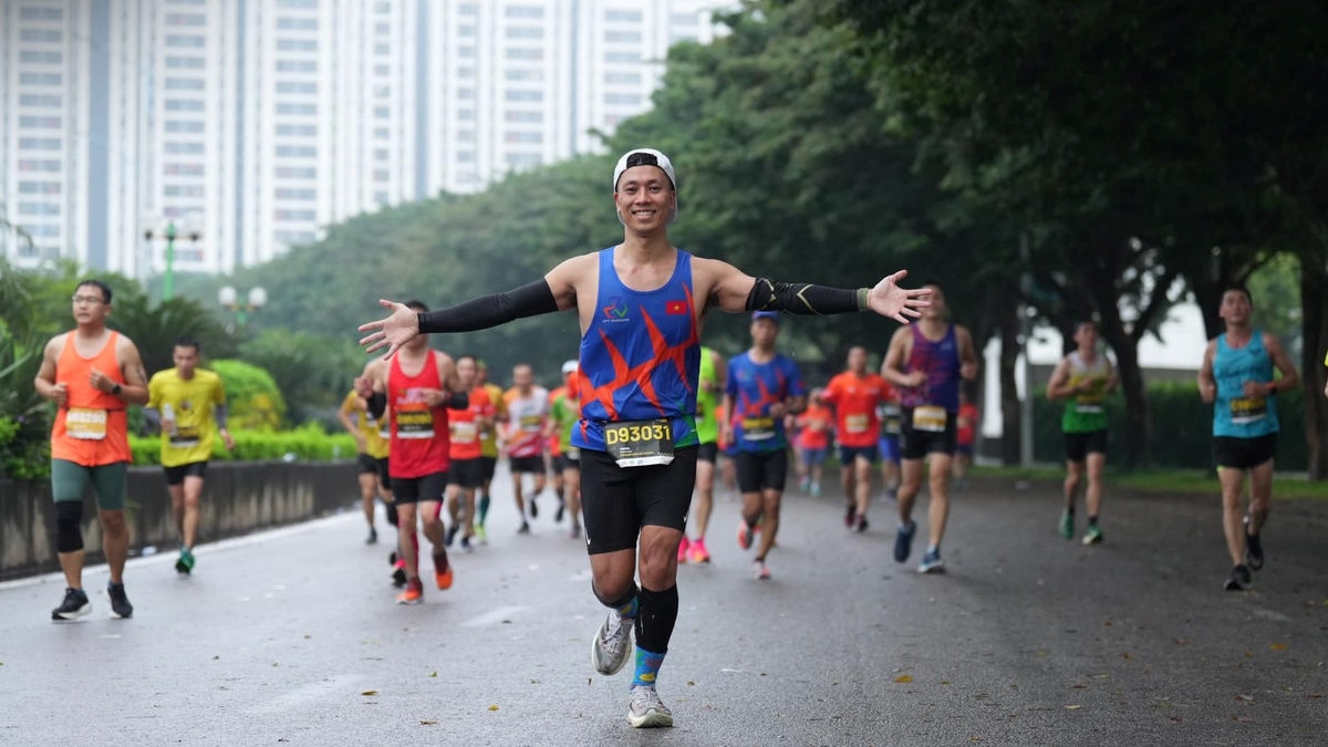 11 runner FPT chạy marathon sub4 ở giải Long Biên