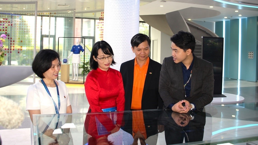 PCT UBND TP HCM: ‘FPT góp phần khẳng định vị thế của thành phố trên bản ...